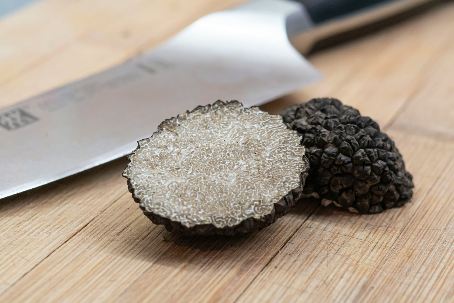 Black truffle: price, taste, differences, health & use at a glance ...